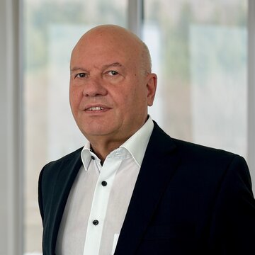 Zentrale Ansprechpartner | CuraMed Kliniken
